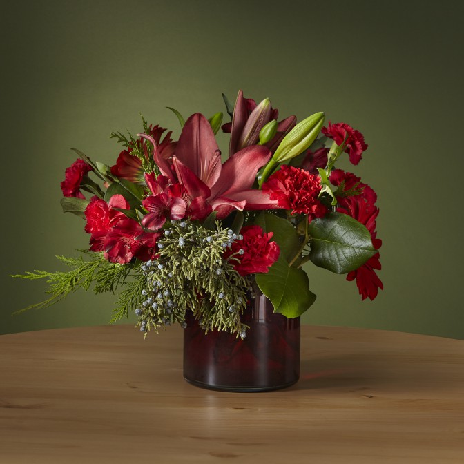 Berry Merry Bouquet :: Lafayette Florist